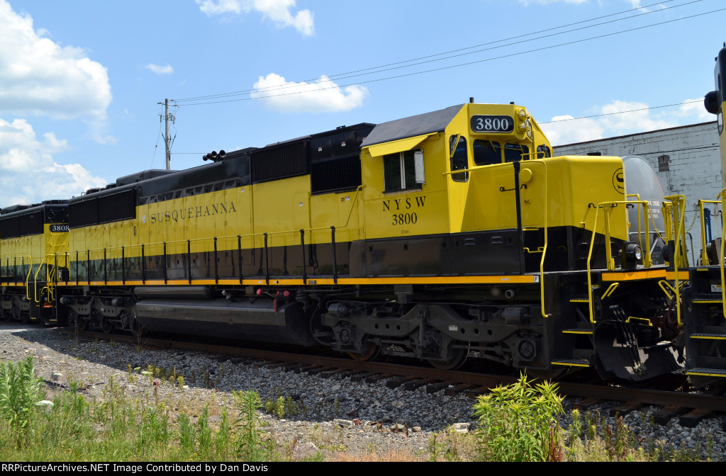 NYSW SD60 3800 on CL-1
